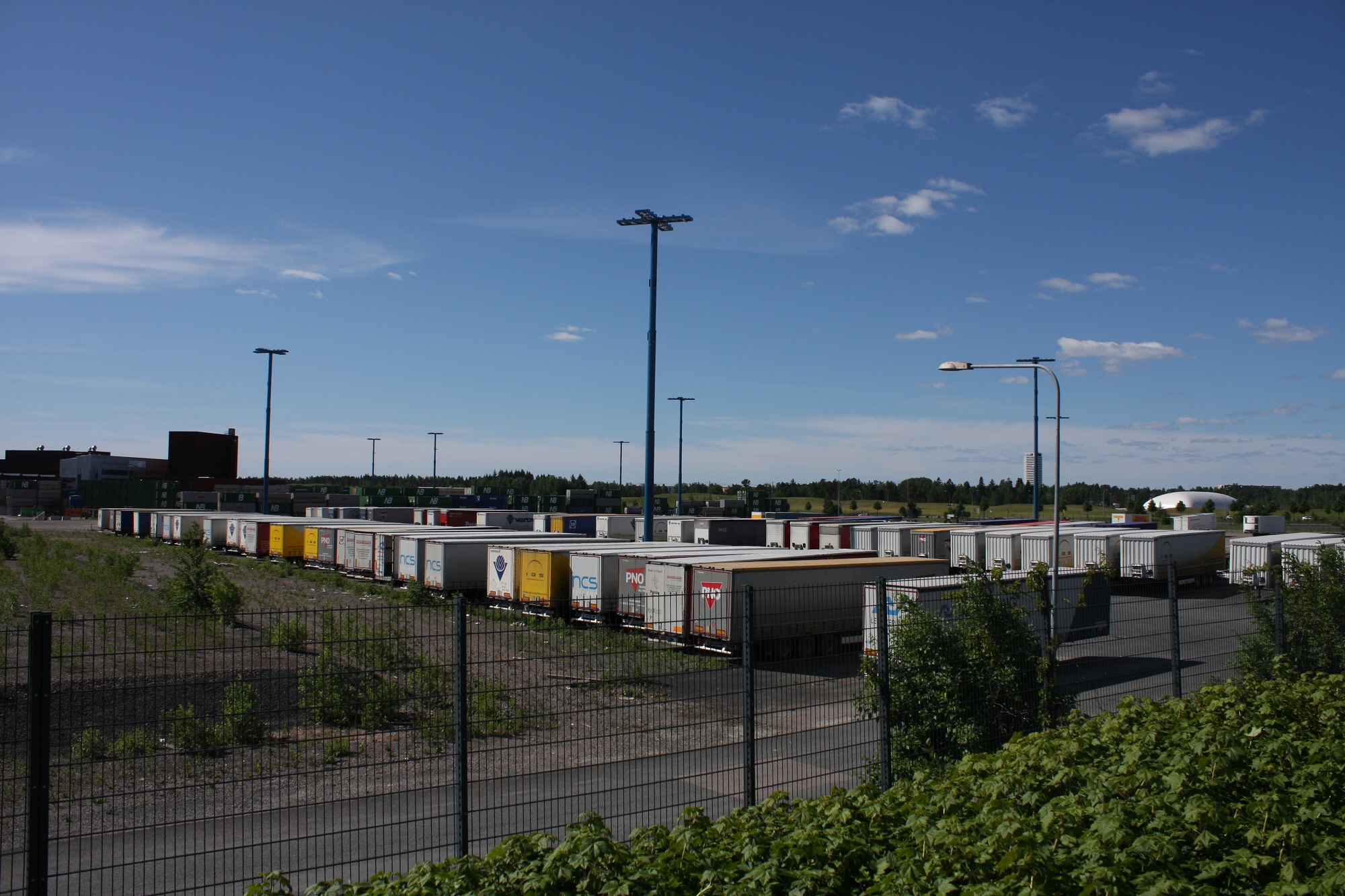 Maantiekuljetukset Cargo World Finland Oy maantiekuljetukset-cargo-world-finland-oy
